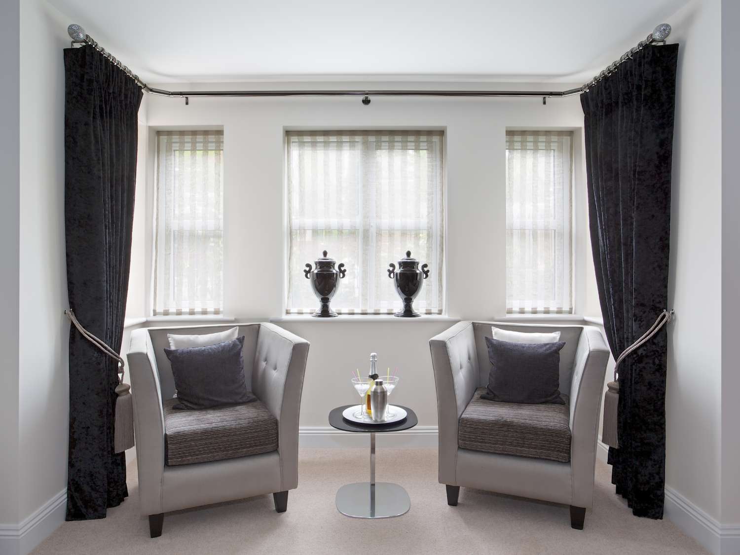 Stylish Bay Window Blinds and Curtains Ideas